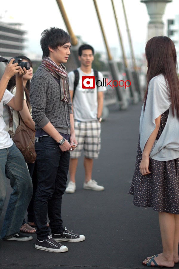 Behind the scenes with Nichkhun's brother Nichan! | allkpop