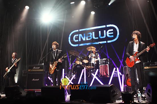 C.N. Blue rocks out at their showcase! | allkpop