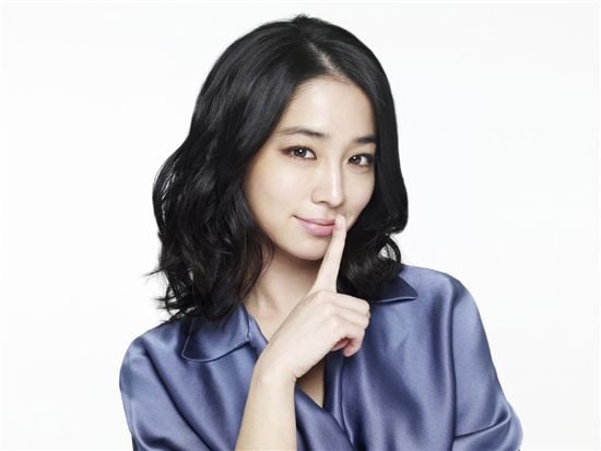 Lee Min Jung to endorse Acuvue | allkpop