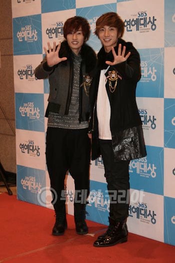 Leeteuk has a Twitter! | allkpop