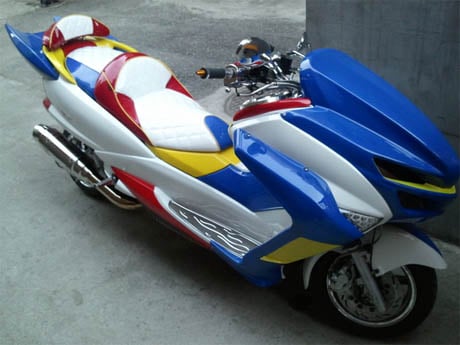 Shindong gets a Gundam-motorcycle? | allkpop