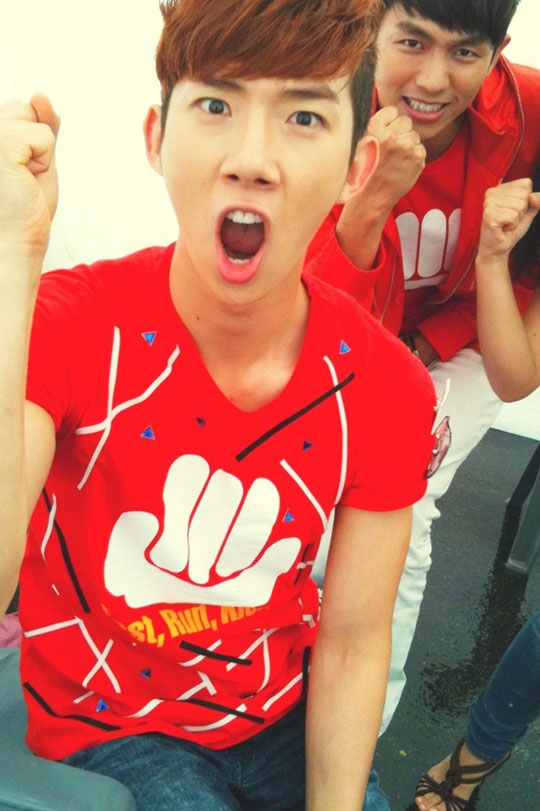 "Red Devil" Jo Kwon cheers for Korea in World Cup | allkpop