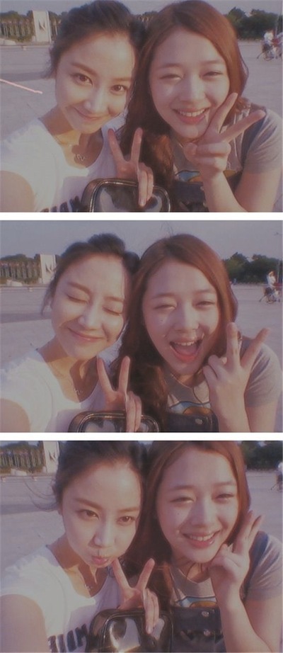 Sulli poses for selcas with CSJH's Sunday | allkpop