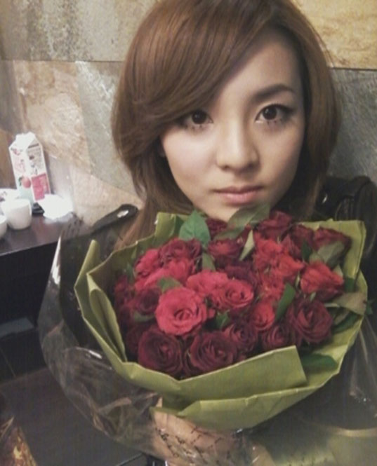 Dara celebrates 2NE1's Triple Crown win | allkpop