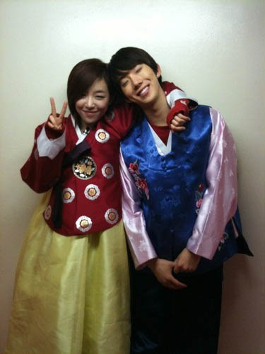 'Adam Couple' celebrates 1 year anniversary on Jeju Island | allkpop