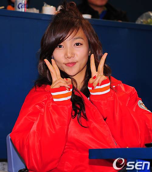 Lee Chae Young celebrates 2010 Korean Series win for SK Wyverns | allkpop