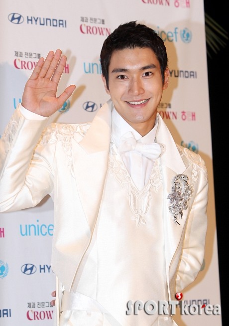 Lee Byung Hun, Kim Hee Sun, Choi Si Won, and Oh Jong Hyuk model for ...