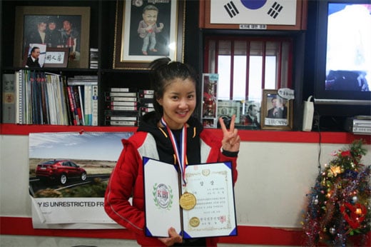 Lee Si Young earns a win in the boxing ring | allkpop