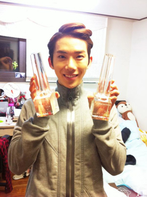 Jo Kwon expresses his thanks for receiving three awards | allkpop
