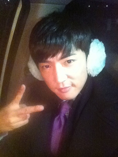 Danny Ahn celebrates g.o.d.'s 13th anniversary with a selca | allkpop