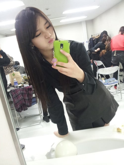 miss A's Suzy snaps a pre-red carpet selca photo for fans | allkpop