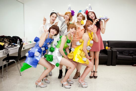 Rainbow members come out to support Rainbow Pixie's debut | allkpop