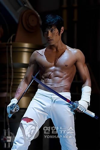 Dwayne "The Rock" Johnson praises actor Lee Byung Hun | allkpop