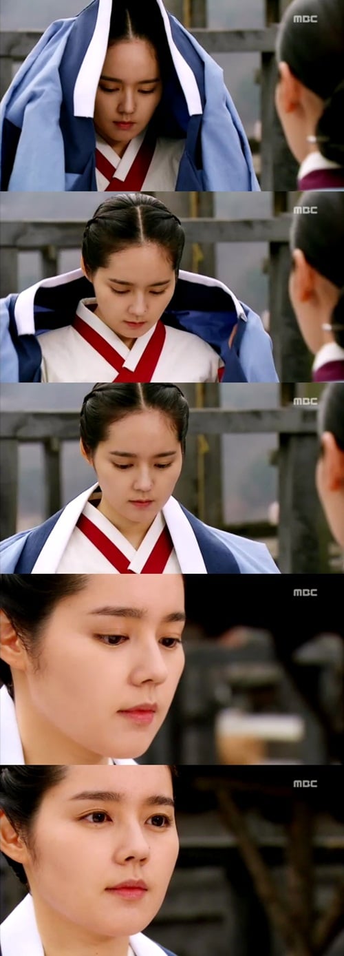 Han Ga In stuns with her first appearance on 'The Moon That Embraces ...