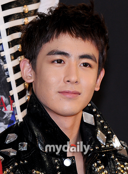 Nichkhun selects his eyes as his favorite physical feature | allkpop