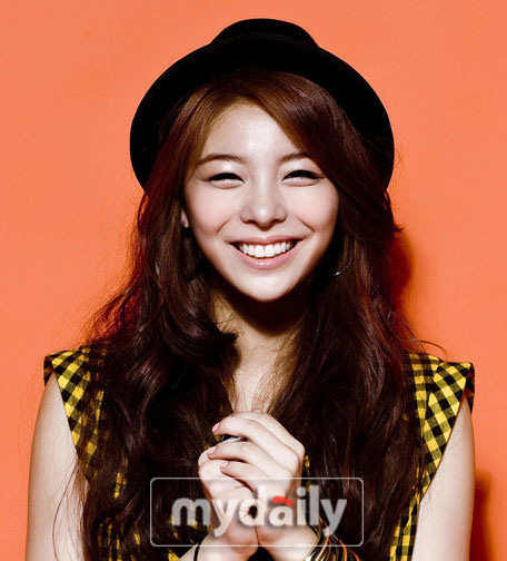 Rookie singer Ailee wins two titles from Cyworld Music Awards | allkpop