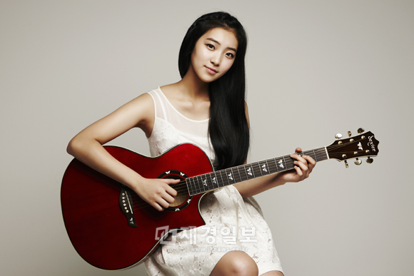 Rookie singer Choi Hyo Jeong sparks interest | allkpop