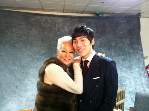 Legendary singer Patti Kim steals John Park's breath away | allkpop