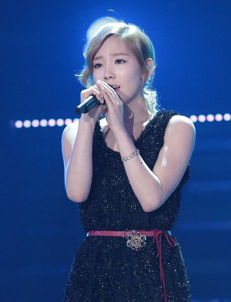 Girls' Generation's Taeyeon performs a special stage with "Missing You ...