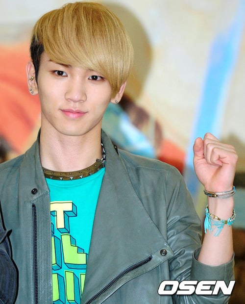 SM Entertainment Chairman Lee Soo Man gave SHINee' Key an awkward ...