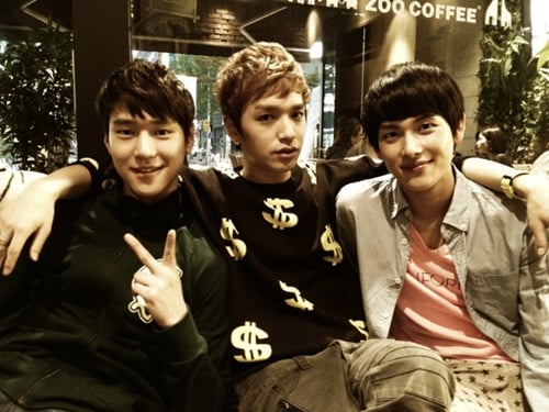 Simon D with 'Standby' castmates ZE:A's Siwan and Go Kyung Pyo | allkpop