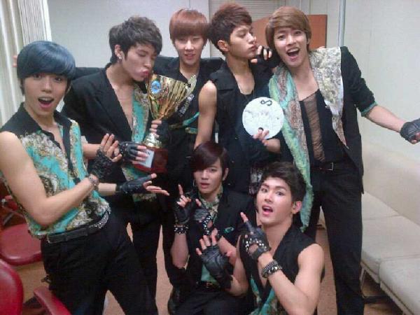 INFINITE celebrates their 'Show Champion' win | allkpop
