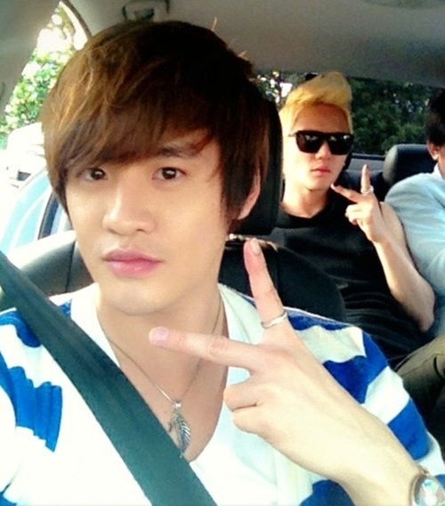 JYJ's Junsu and his twin brother Junho snap a photo together | allkpop