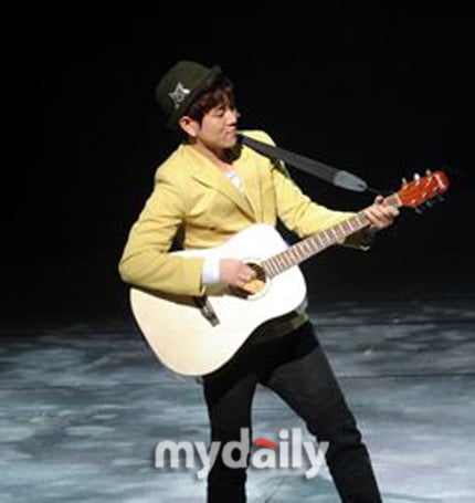 INFINITE's Sunggyu serenades the ladies with his ballad performance on ...