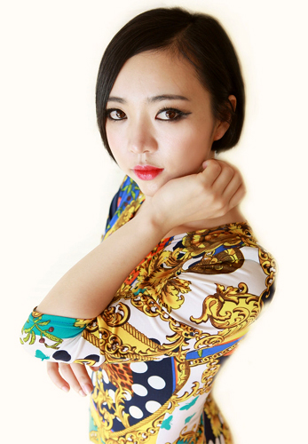 Stars leave supportive messages for singer Naomi's "The Red" comeback ...