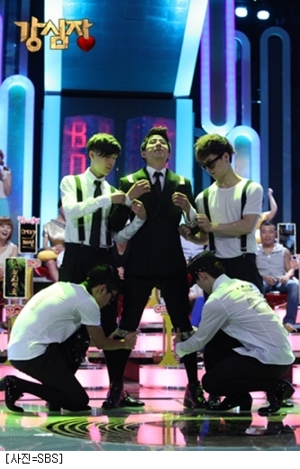 Boom performs his new song "Let Me Play" for the first time on 'Strong ...