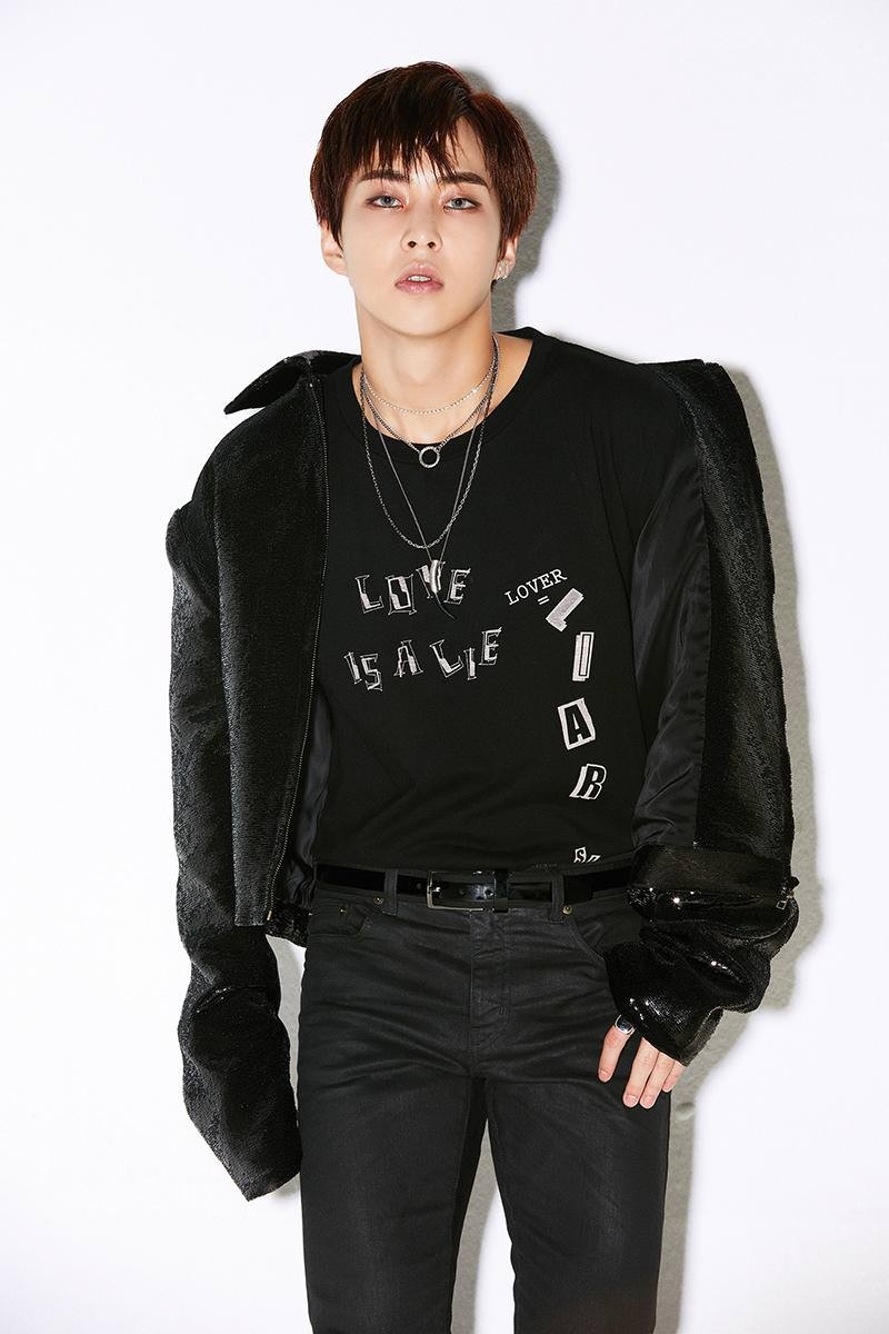 Chen & Xiumin de EXO se preparan para tomar un 'Love Shot' en imágenes ... Chen & Xiumin de EXO se preparan para tomar un 'Love Shot' en imágenes ...