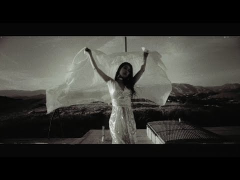 AOMG's new artist DeVita showcases stunning vocals in black-and-white ...