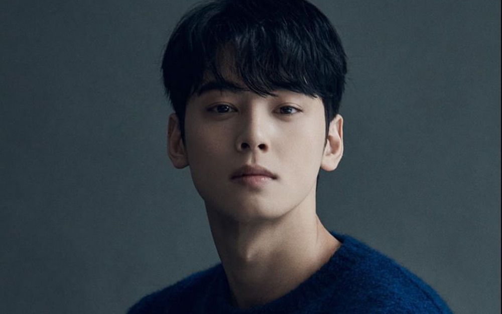 Cha Eun Woo looks amazingly handsome even in b-cuts from his 'Esquire ... Cha Eun Woo looks amazingly handsome even in b-cuts from his 'Esquire ...