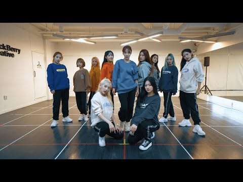 LOONA shows their perfect synchronization in 'Why Not?' dance practice ...