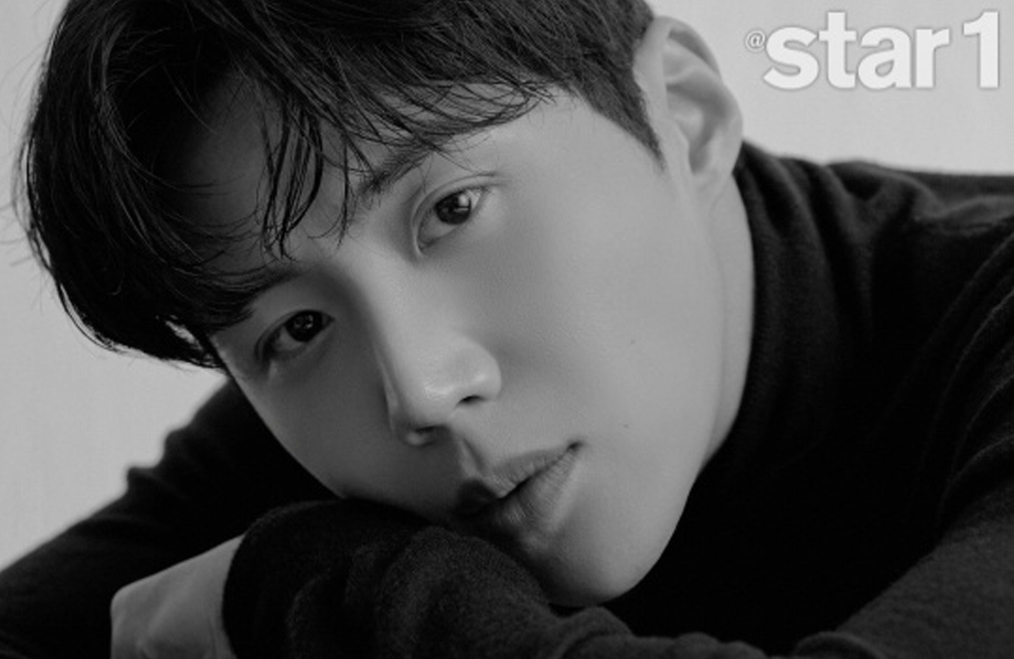 'Start-Up's Kim Seon Ho reveals the alluring side to his charms in a ...