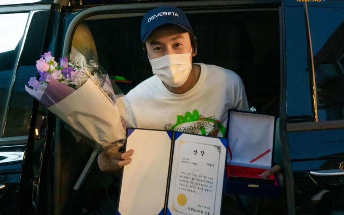 Lee Kwang Soo says 'thanks for running with me' to fans as his final ...