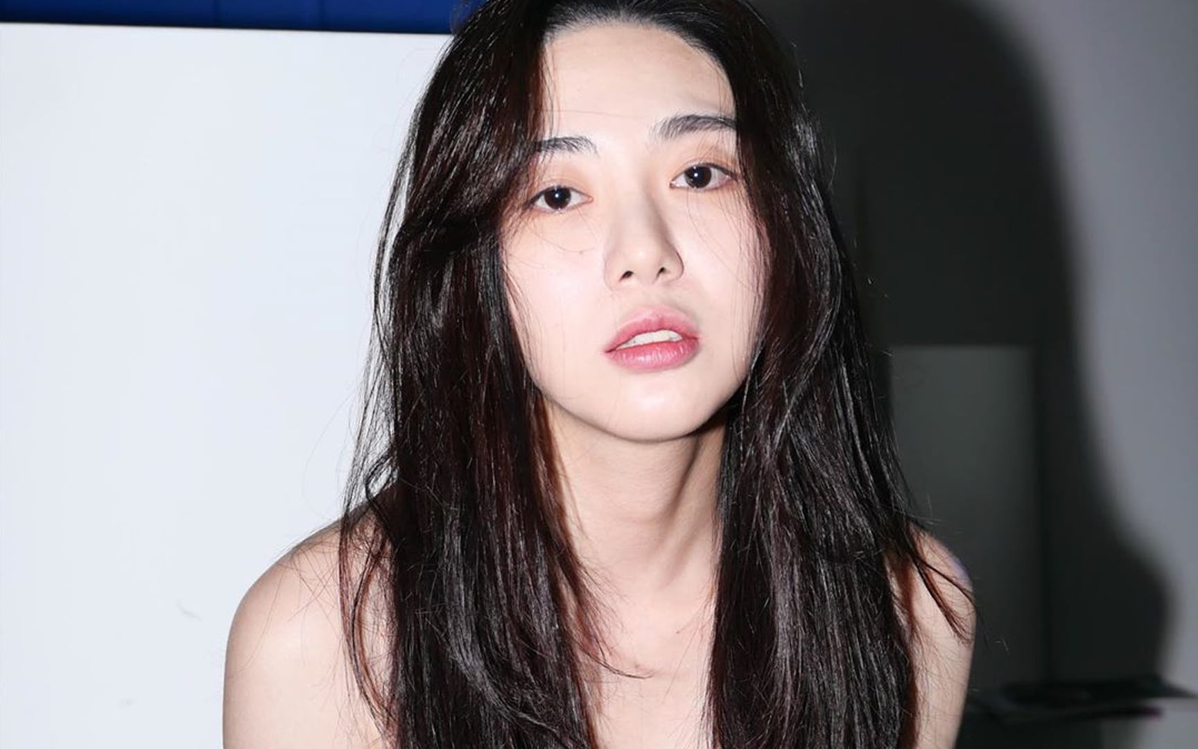 Former AOA member Mina says she's all better after she went through ...