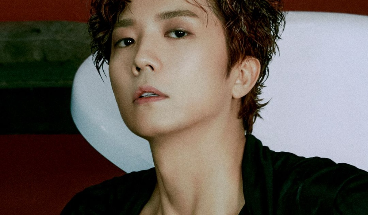 2PM's Wooyoung cuts a fine figure in a low-cut shirt for the 'DARK ver.' of the 'MUST' teaser ...