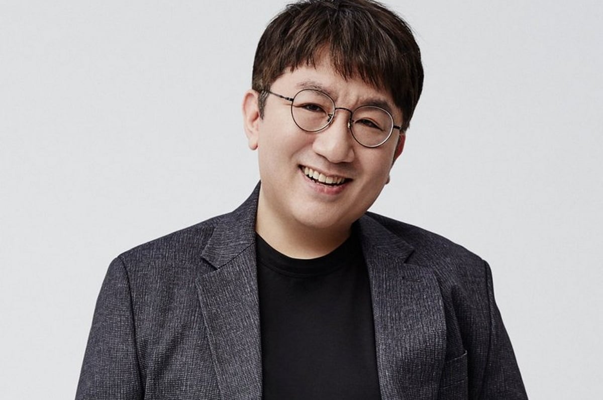 HYBE founder Bang Si Hyuk to step down as CEO | allkpop HYBE founder Bang Si Hyuk to step down as CEO | allkpop