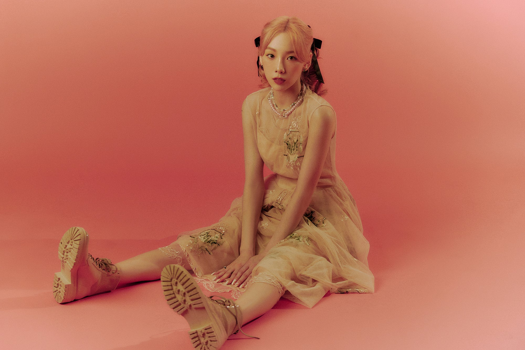 Girls' Generation's Taeyeon captures your attention with her doll-like ...