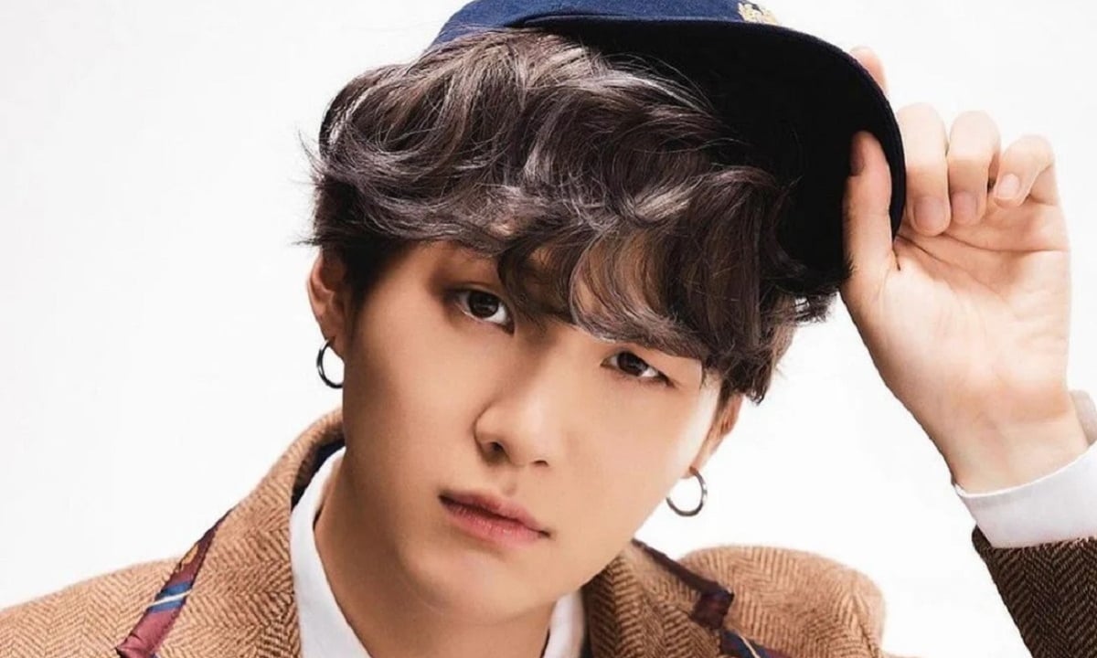 Netizens take notice of the many moments where BTS's Suga was too shy ...