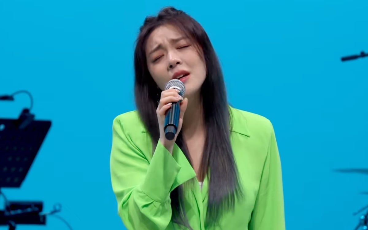 Ailee performs stunning live band version of hit OST single 'I Will Go ...