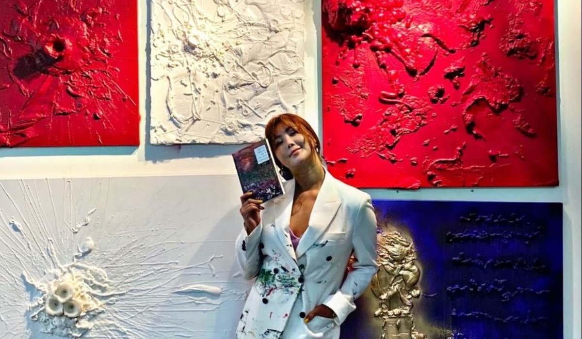 Solbi exhibits her art pieces at the Saatchi Gallery event | allkpop