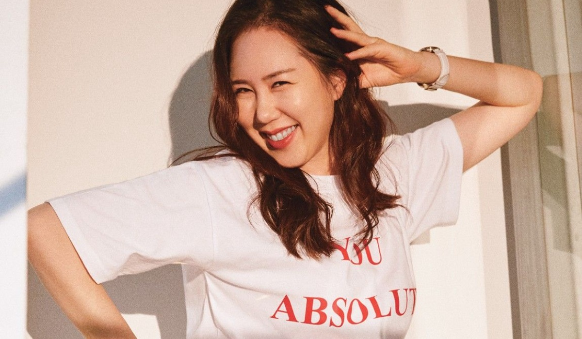 Comedian Hwang Shin Young shows off her triplet baby bump | allkpop