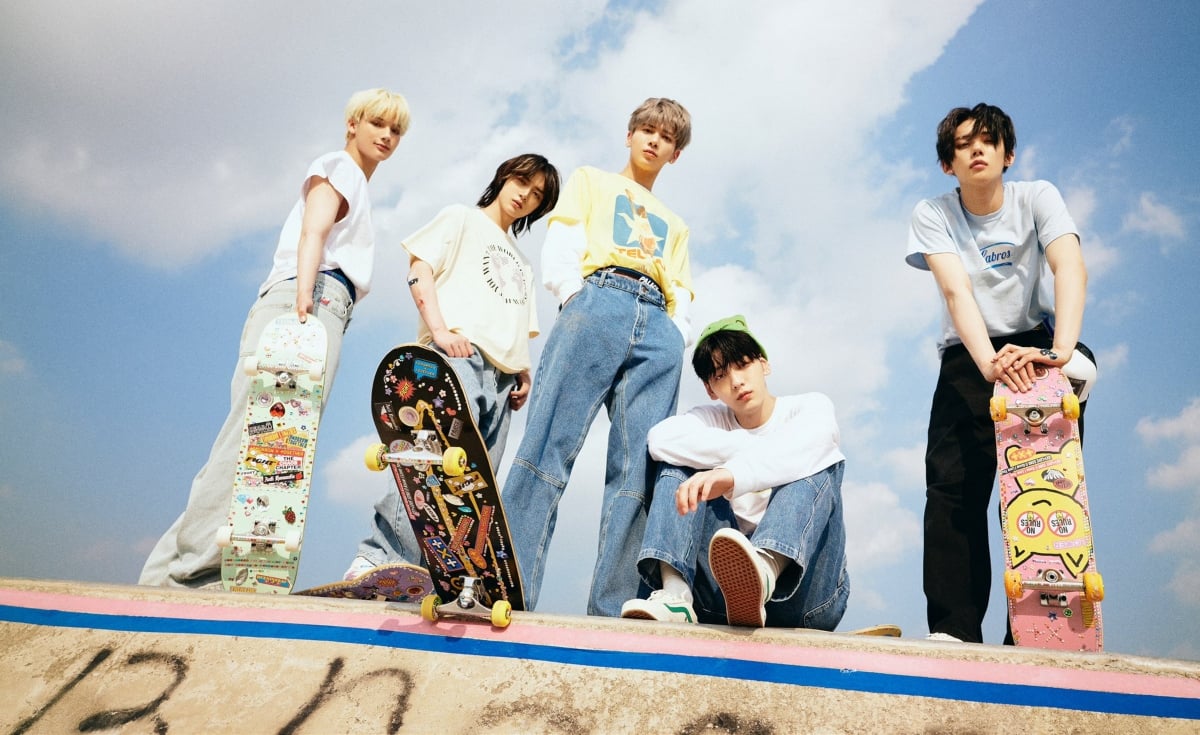 TOMORROW X TOGETHER brings 'Magic' to their live performance on 'MTV ...