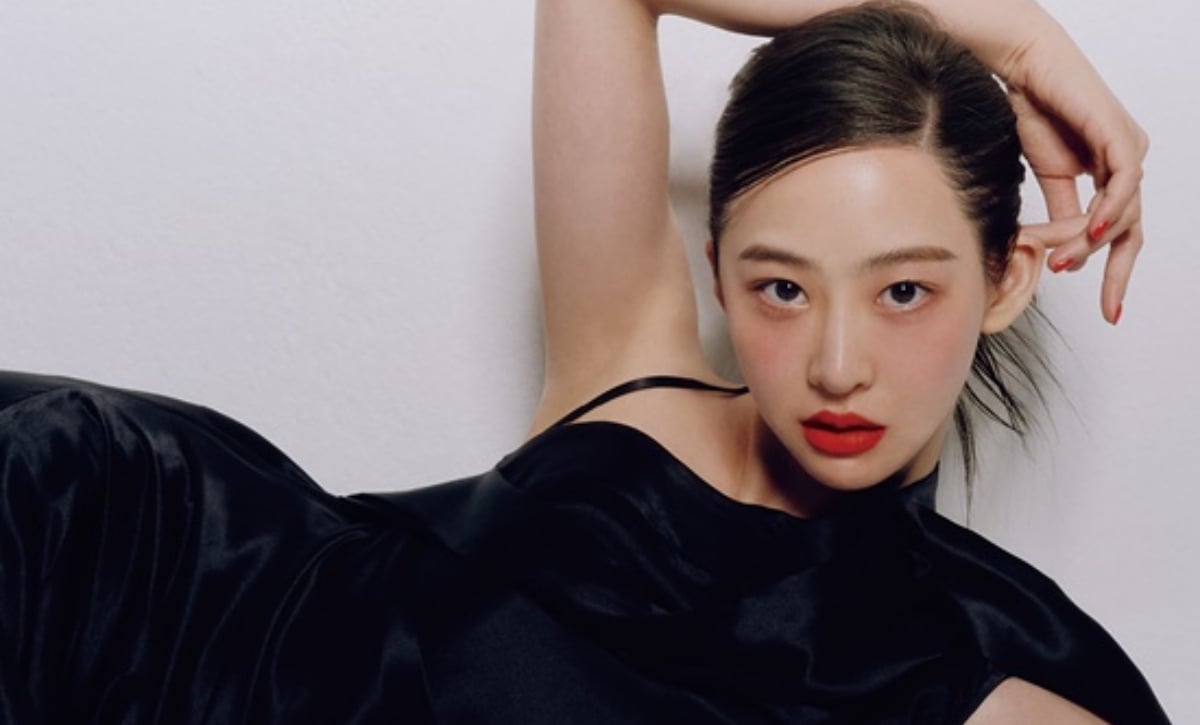 Dasom leaves her lovely image behind to bring forth her sexy charms in ...