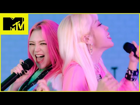 AleXa teams up with band Rolling Quartz for an exclusive live ...