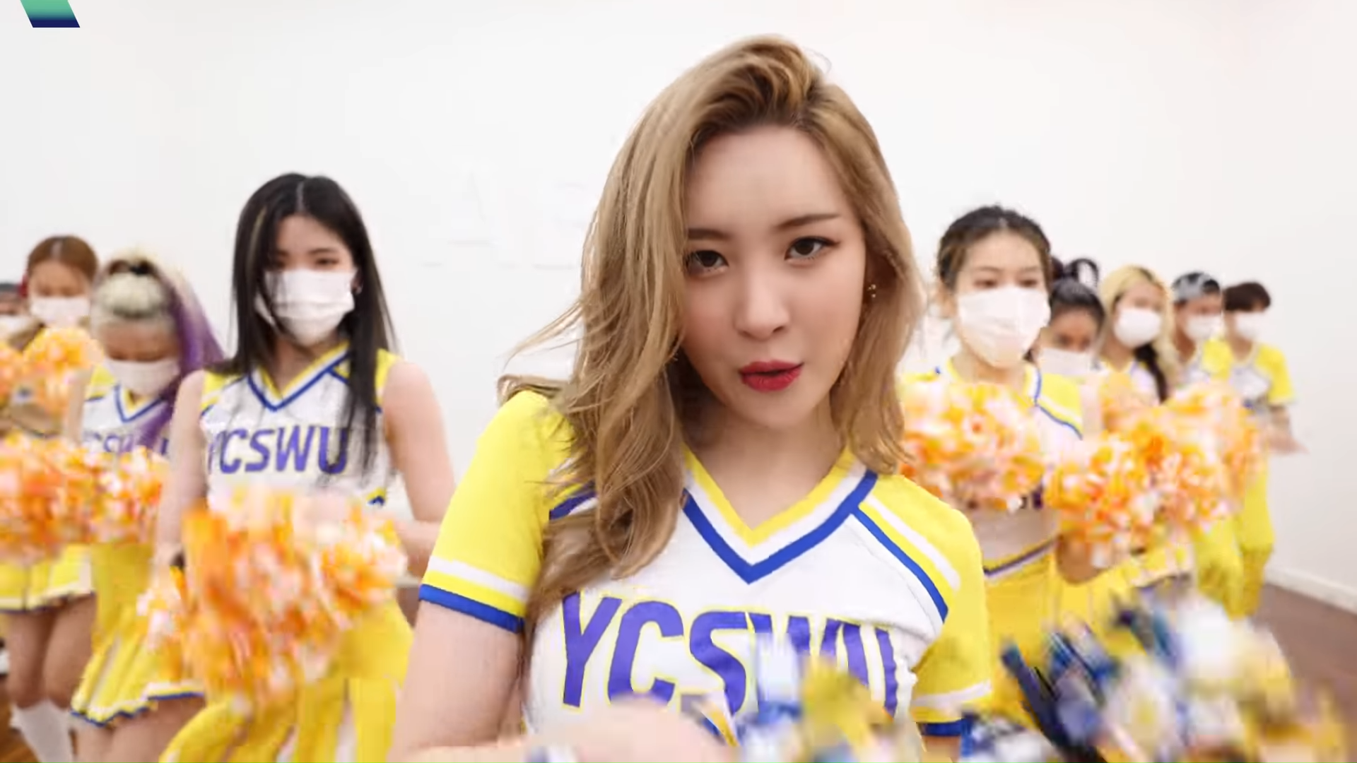 Sunmi dons a uniform for playful 'cheerleader version' dance ...