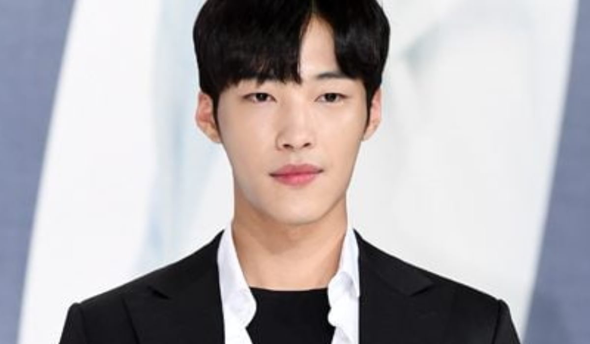 Actor Woo Do Hwan greets fans while on final vacation ahead of military ... Actor Woo Do Hwan greets fans while on final vacation ahead of military ...