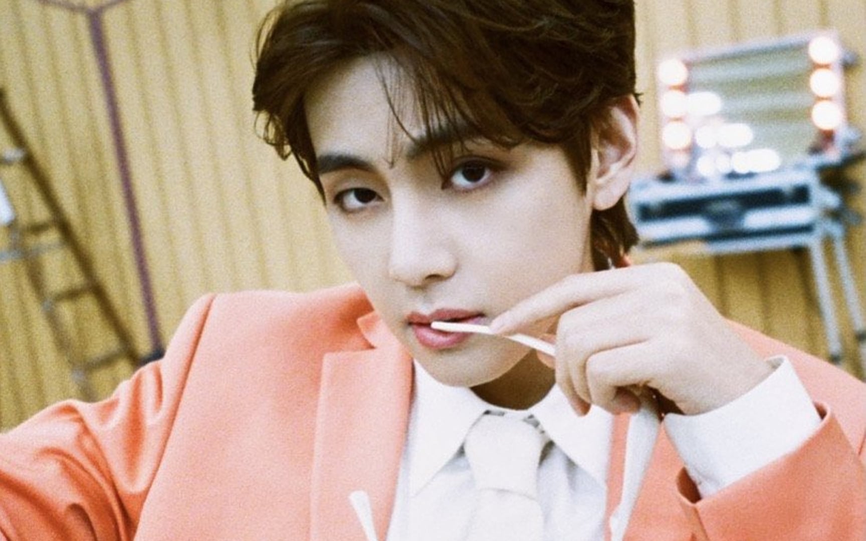 BTS's V voted as the number 1 male idol whom fans want to eat Pepero ...